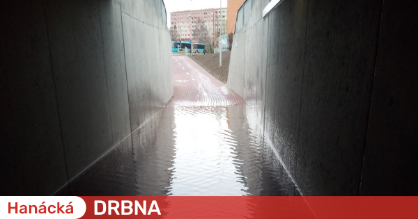 Potopa ještě v záruce: zánovní cyklopodjezd zatopila voda, Přerov ...