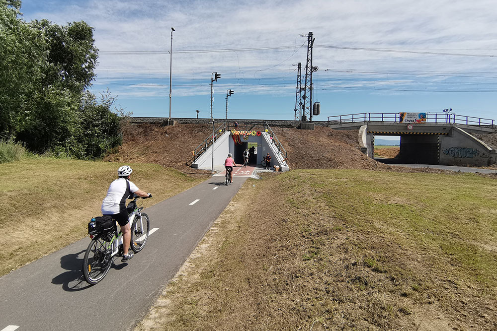 Prostějov začne vykupovat pozemky na cyklostezku do Vrbátek. Povede ...