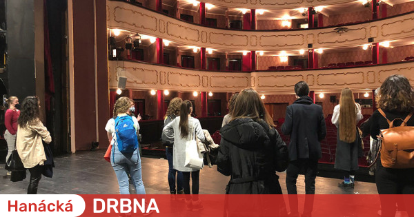 Pohled do zákulisí i s ohnivou show. Olomoucké scény připravily bohatý ...