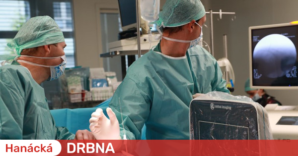 Fakultní nemocnice pomáhá lidem s inkontinencí. Používá novou metodu