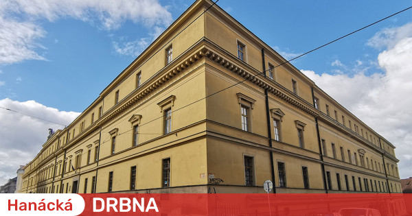 Stát ani v osmé aukci neprodal rozlehlá Hanácká kasárna v Olomouci, i ...