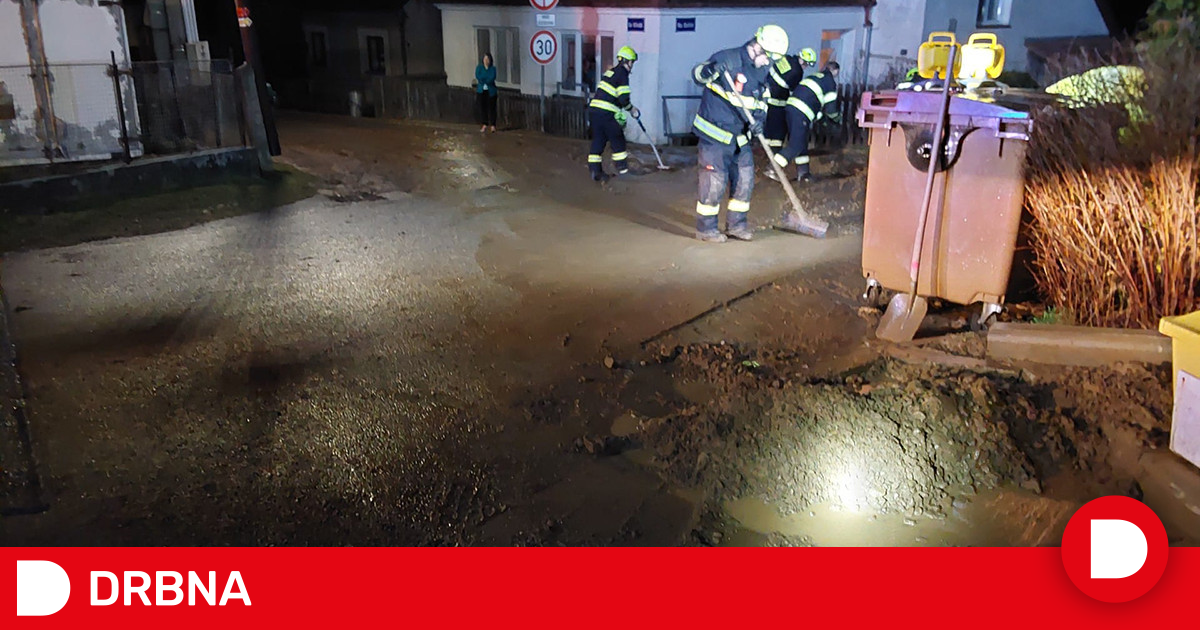 Bahno zaplavilo ulice. První intenzivnější bouřky roku udeřily i v ...