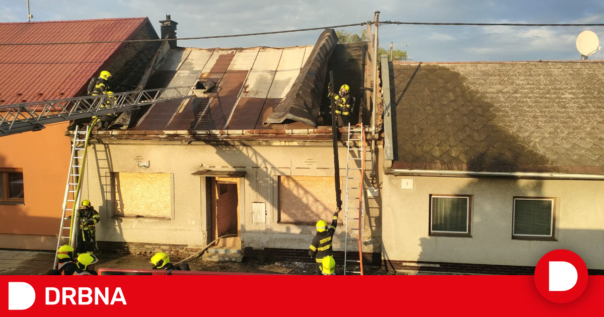 Hasiči měli plné ruce práce. Hořely rodinné domy v Čelechovicích na ...