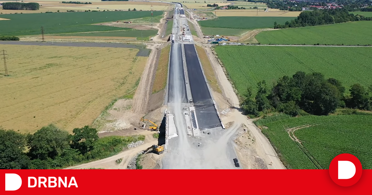 Záplavy pod novým mostem. Na dokončované D1 u Přerova řádí záškodník