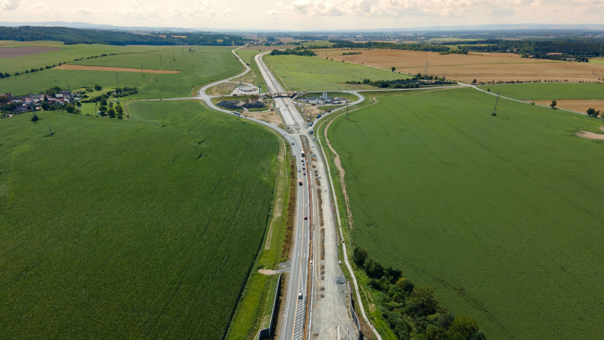 Dálnice D1 u Přerova a D55 z Olomouce do Kokor se otevřou ve stejný den ...