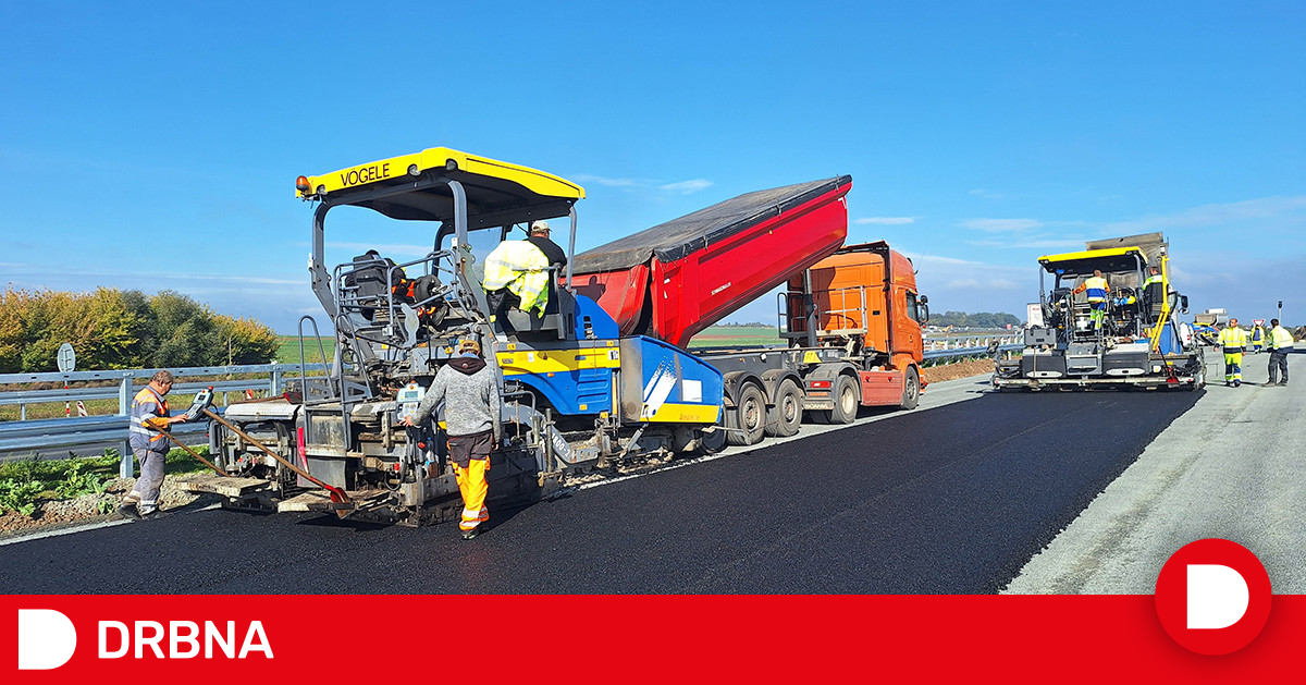 VIDEO: Nový EXIT na D35 u Olomouce míří k otevření, rondel u Globusu ...