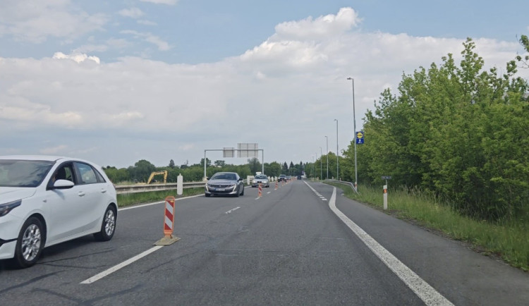 Bagry v akci na Pražské. Uzavírka u Globusu v Olomouci vstoupila do ...